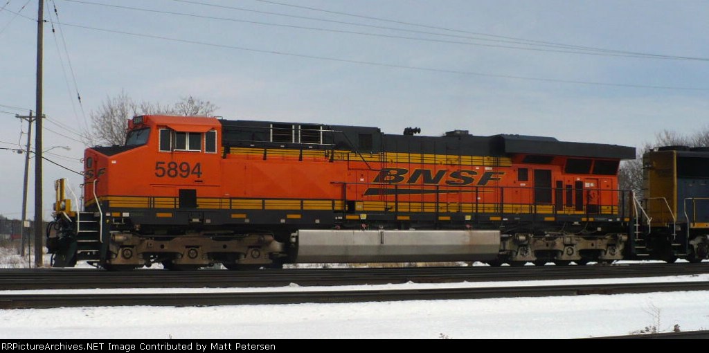 BNSF 5894